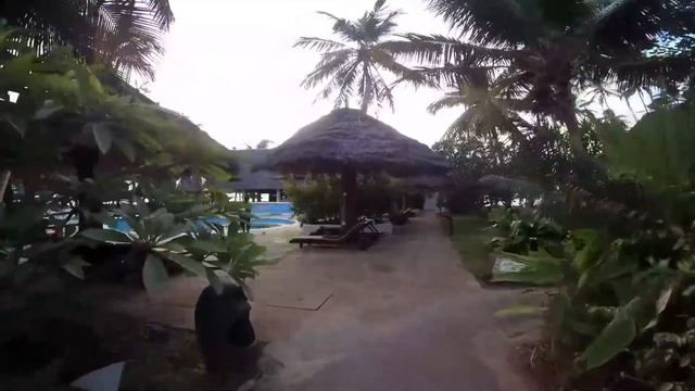 Uroa Bay Beach Resort  приотельная територия, море, бассейн