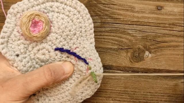 Вышивка на вязаном. Объёмный овальный стежок