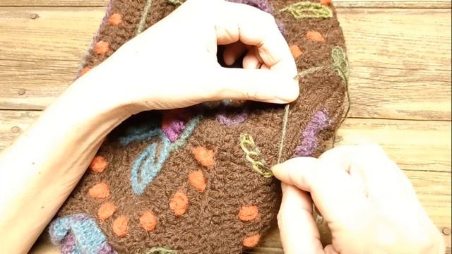 Вышивка на вязаном изделии Листочек петельным швом