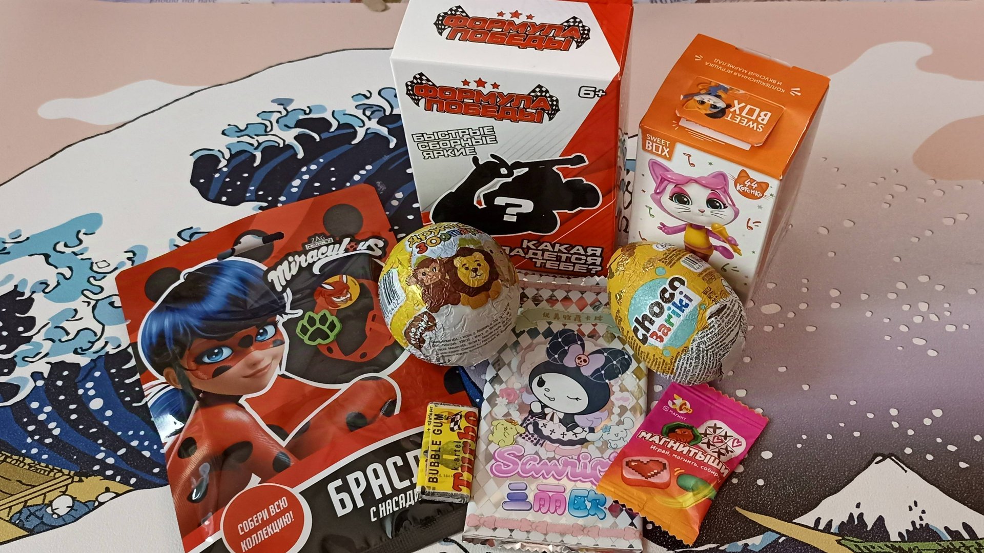 Распаковка и обзор сюрпризов.