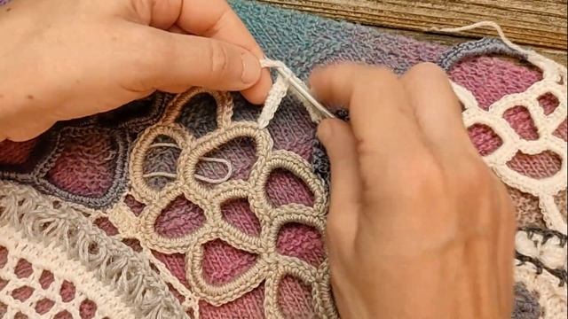 Крупная вязаная сетка во фриформ. Работаем  по выкройке