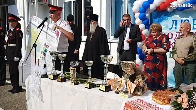 Линейка - 30 лет школе 13 Хадыженска