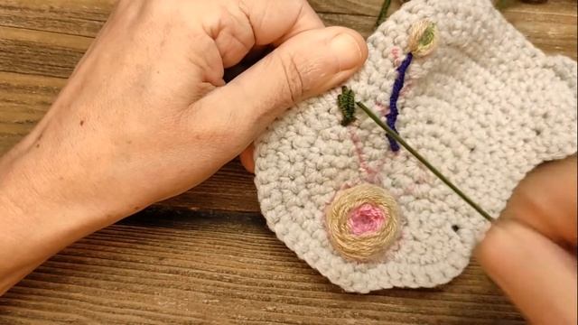 Вышивка на вязаном. Шов листовой рыбья кость тоненькая