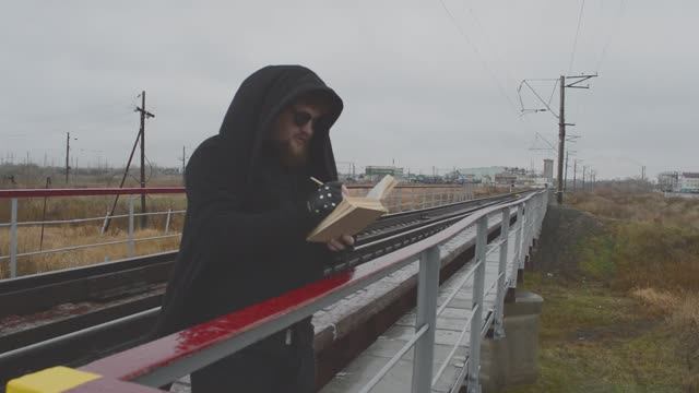 ДЕНИС КРЫЧЁВ - Книга жизни