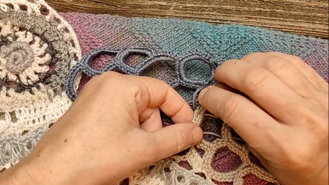 Заполняем пространство фриформ готовыми вязаными сетками