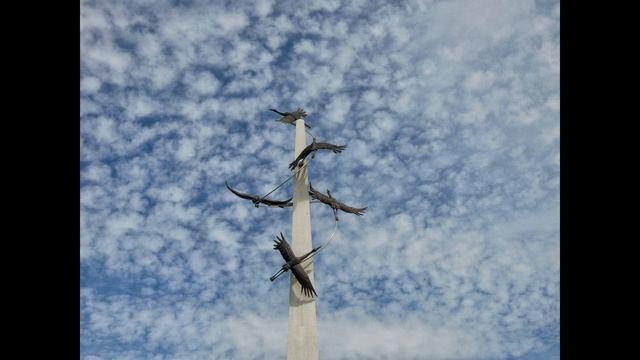 Это нужно -  не мёртвым! Это надо - живым!