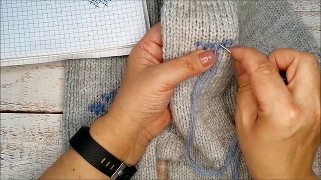 Детский комбинезон//Как я вышиваю по вязаному полотну.