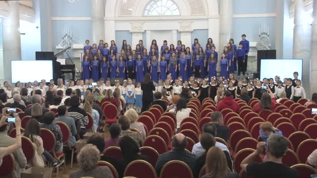 «Подарок Родины». Муз.Б.Алексеенко, сл.Г.Новосёлова
«Подарок Родины». Хор ДШИ Вдохновение