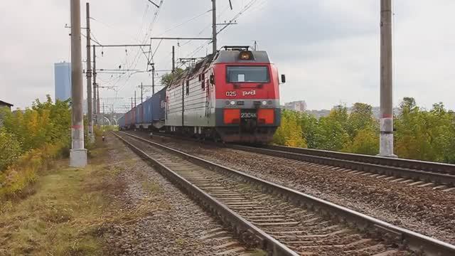 2ЭС4К-025 (РЖД/Окт, ТЧ-21 Волховстрой) с контейнерным поездом на подходе к Автово