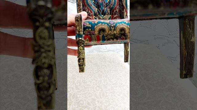 Кресло для Барби в винтажном стиле