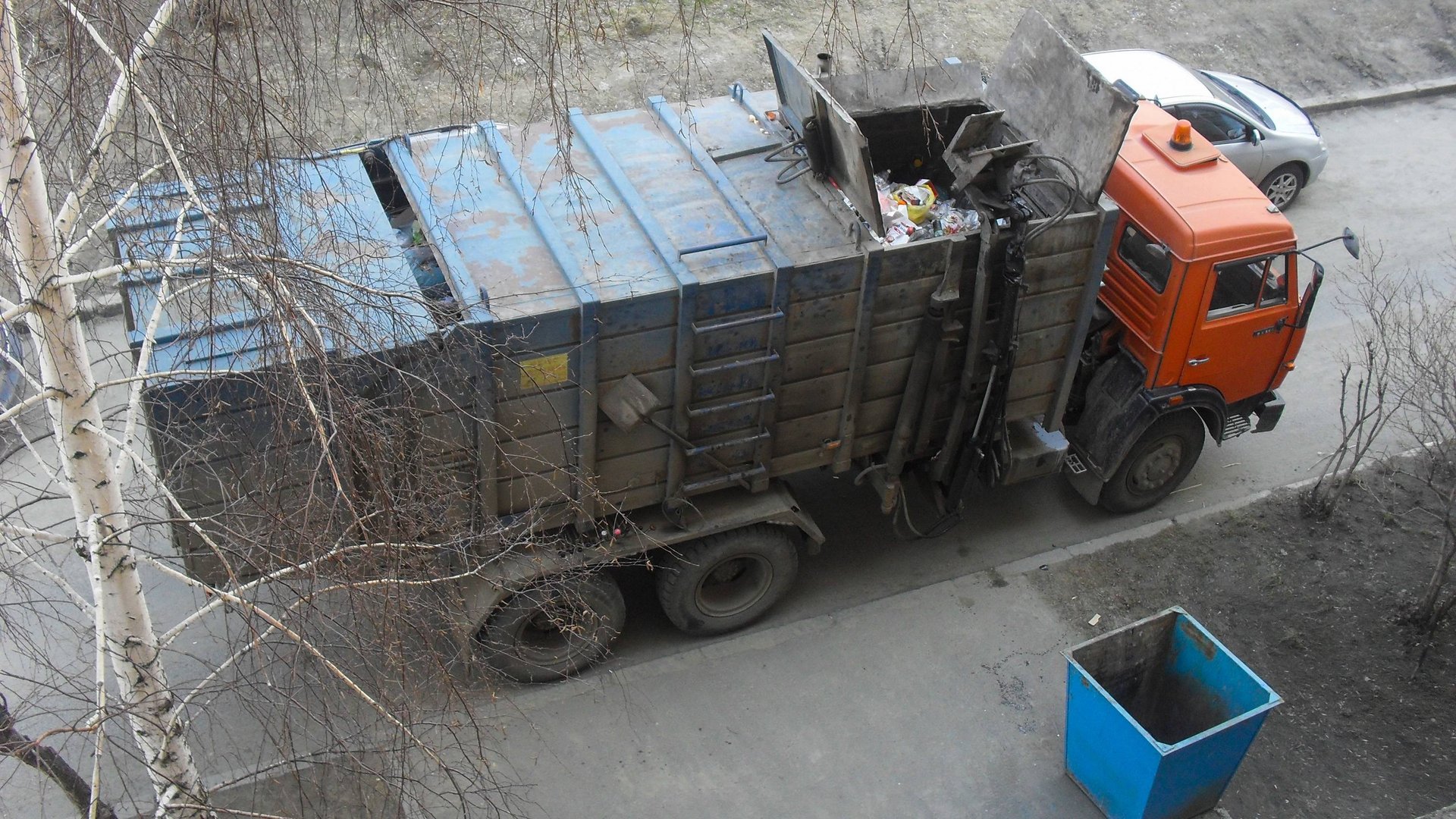 Мусоровоз МК-20-01 на шасси КамАЗ-53215R (Е 170 СО 22 (Е 195 НС 22)). / KAMAZ garbage truck.