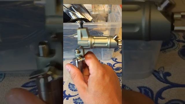 Можно по разному держать аппарат для работы в ПМ