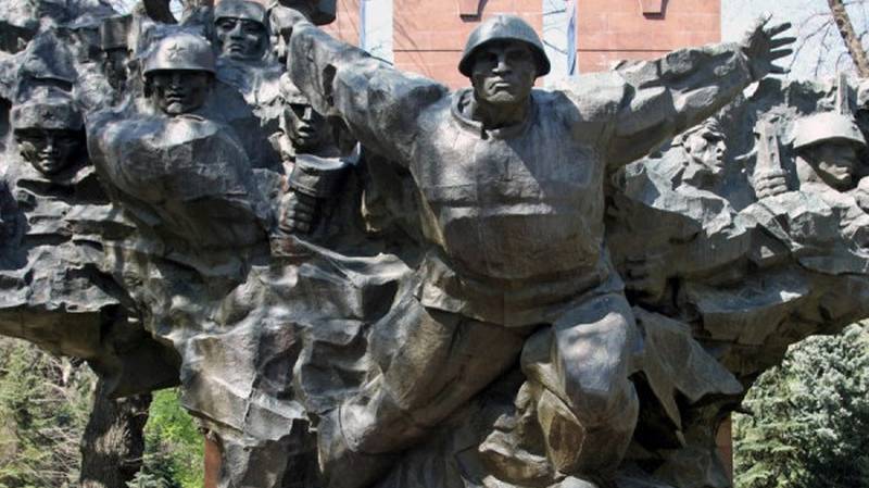 ГЕРОЙ-ПАНФИЛОВШЫЛАР