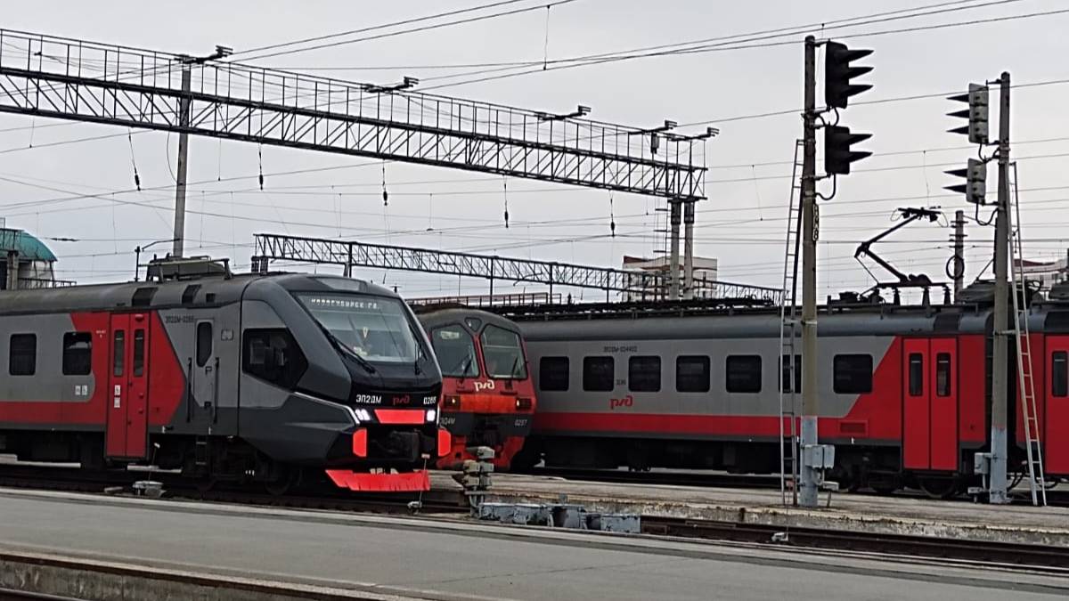 ЭП2ДМ-0266 сообщением Барабинск-Новосибирск-Главный