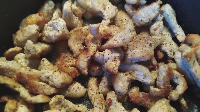 НЕ ЗНАЕТЕ, ЧТО ПРИГОТОВИТЬ ? ВКУСНАЯ СВИНИНА НА УЖИН.