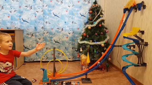 Hot Wheels. Гонки по вертикали. GGH70.