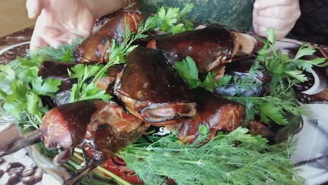 Головы Сома Горячего Копчения/Как Закоптить Рыбу/Отличная Закуска к Пиву/Просто, Дешево и Вкусно