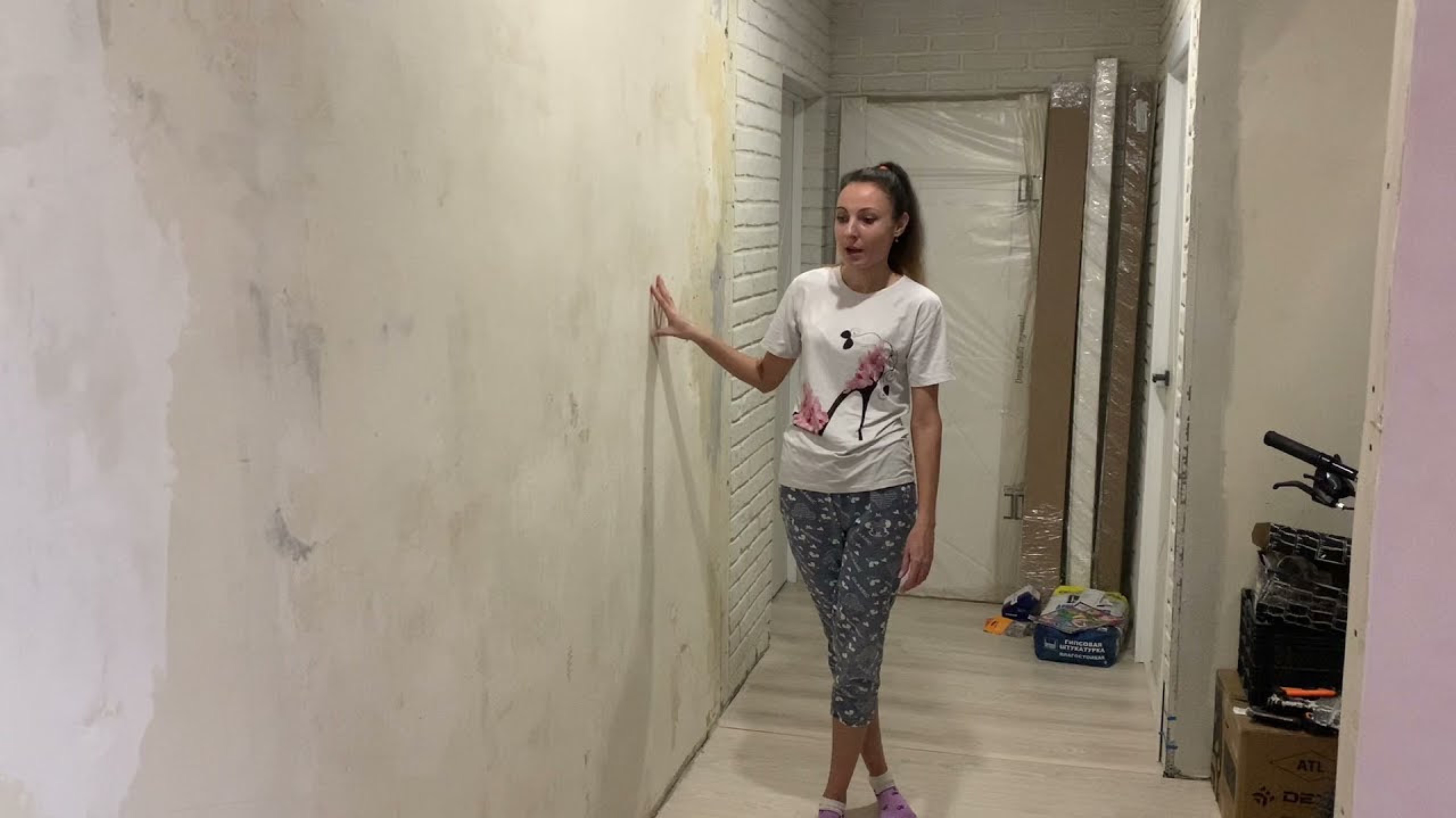 Бюджетный ремонт квартиры своими руками/Преображении убитого коридора/Имитации кирпичной кладки