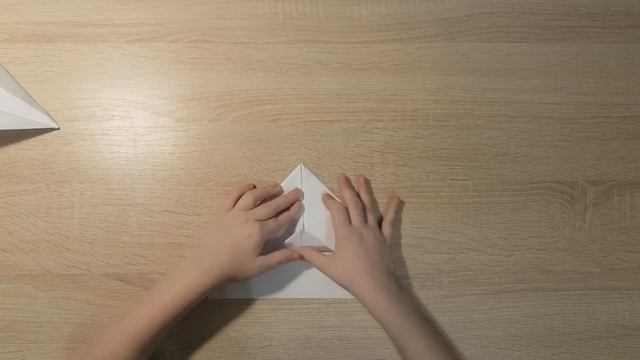 Самолет из бумаги. Самый простой самолет.