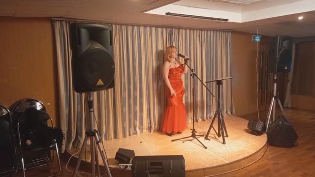 "Старый рояль" из кф "Мы из джаза" ,  исполняет Ирина Осинская