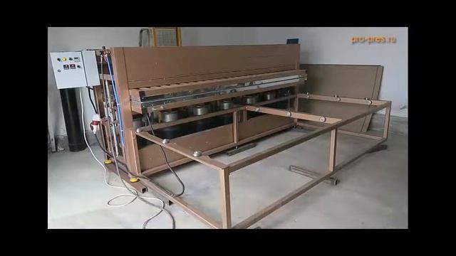 Пресс горячий  для наклейки пластика и шпона, оборудованный выкатным столом.