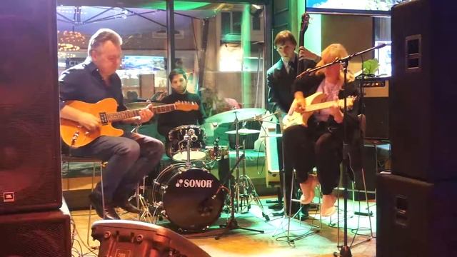 GuitarLady &  Igor Boiko - SadManBlues(live concert performance)