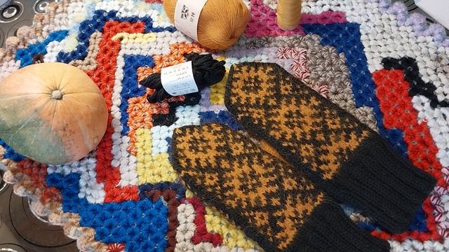 Варежки жаккардом. Вяжу и рассказываю🧶👍