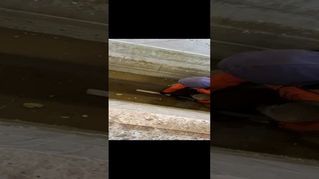 Промышленный пылесос для общецеховой уборки с сепаратором. Сбор воды из смотровой ямы.