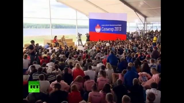 И.Свиридов задает вопрос В.Путину о студенческих стипендиях