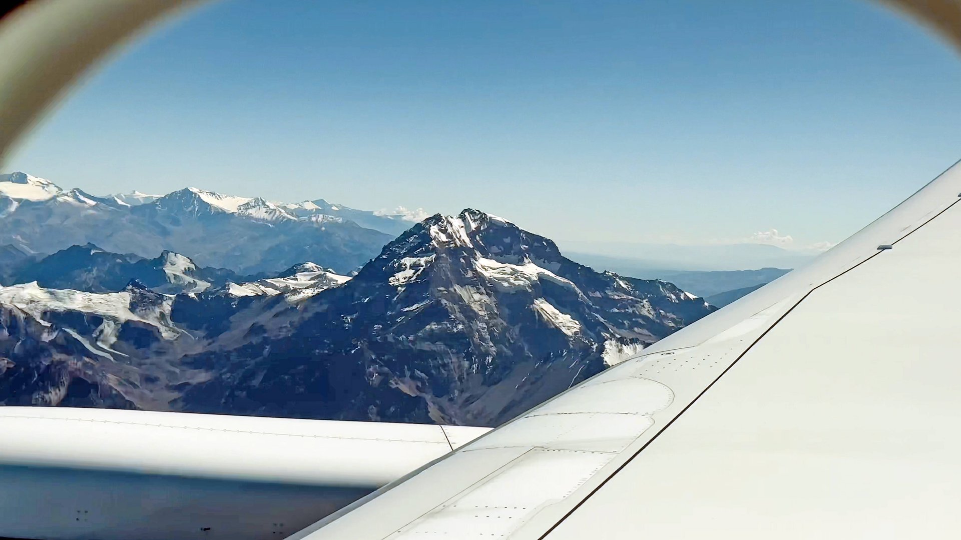 Пролет над вершиной Аконкагуа на рейсе "Буэнос-Айрес - Сантьяго"