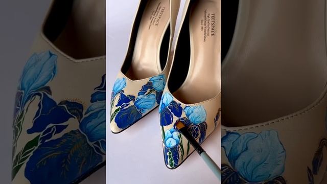Вдохновись прошлым для создания нового. Роспись обуви #кастомайзинг #росписьназаказ #туфли #ирисы