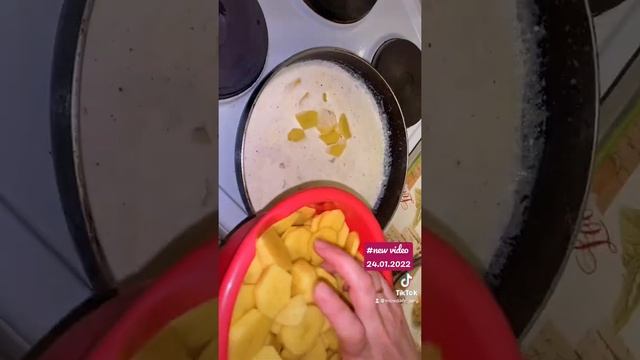 Сливочная картошка с тефтелями, запечённая под сыром☺️ #shorts