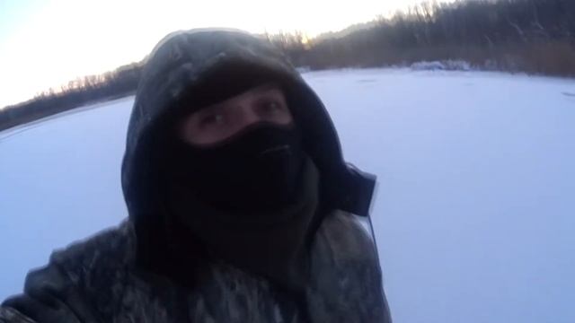 ПЕРВЫЙ ЛЁД этой зимой. ЛОВИМ ЩУКУ на жерлицы. 2 дня рыбалки.