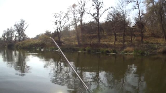 Попали на ЖОР "шнурков". Сплав по реке. Рыбалка на блесну