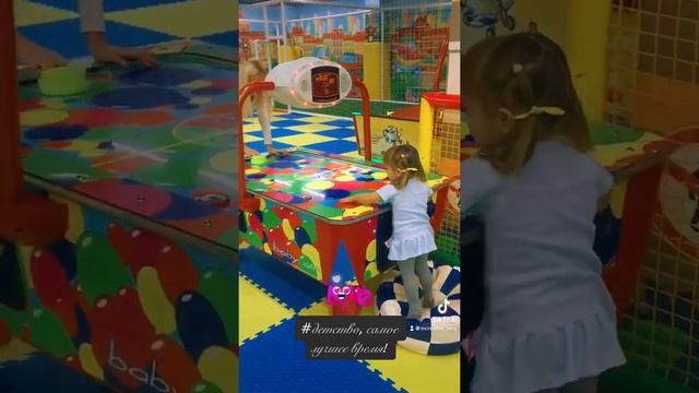 Детство нашей дочки. Веселимся