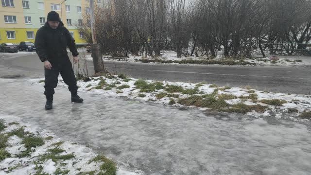 "Коньки" специального назначения ФАРАДЕЙ модель 792 с технологией Ice-lock