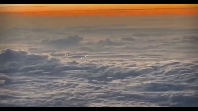 Группа НЛО замечена и попала в объектив