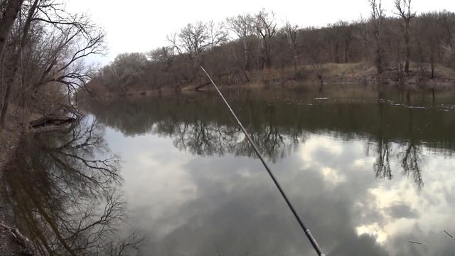 Микроджиг на речке в марте. Новый ультралайт Golden Catch Flick. Спиннинг в дождь. Поиск окуня.
