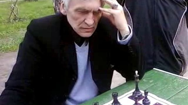 Медведев в парке-2