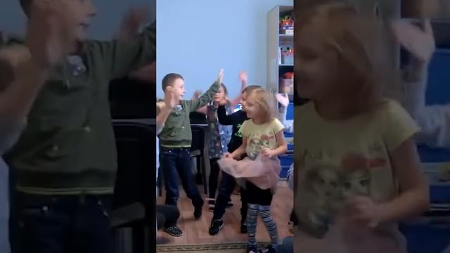 Игра групповая для детей. Карлики и великаны.