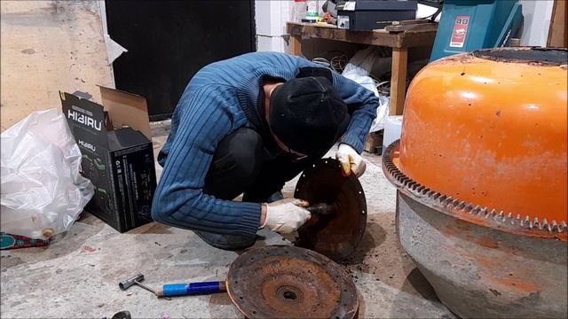 Ремонт бетономешалки "Дензел". Заржавели подшипники.