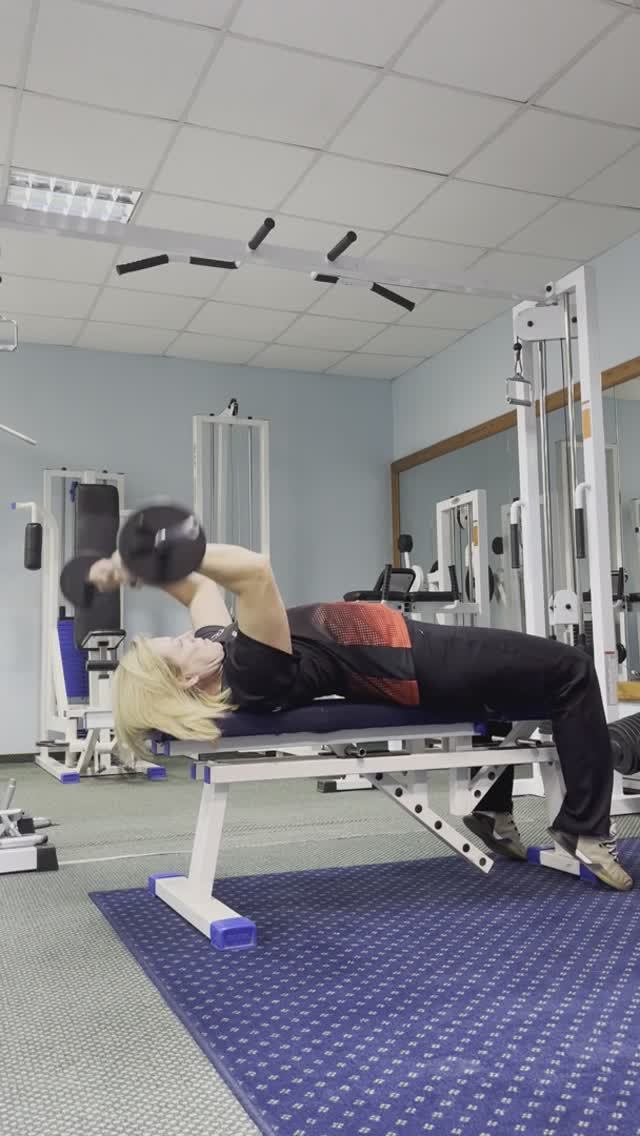 Французский жим лёжа с прямой штангой