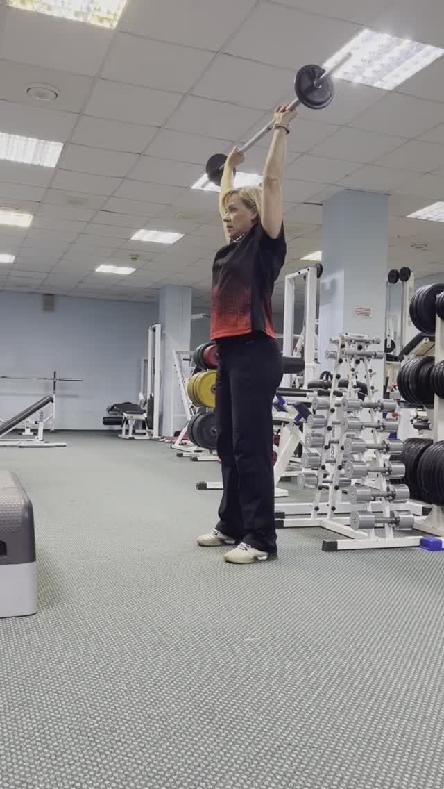 Жим стоя со штангой от груди /Армейский жим/