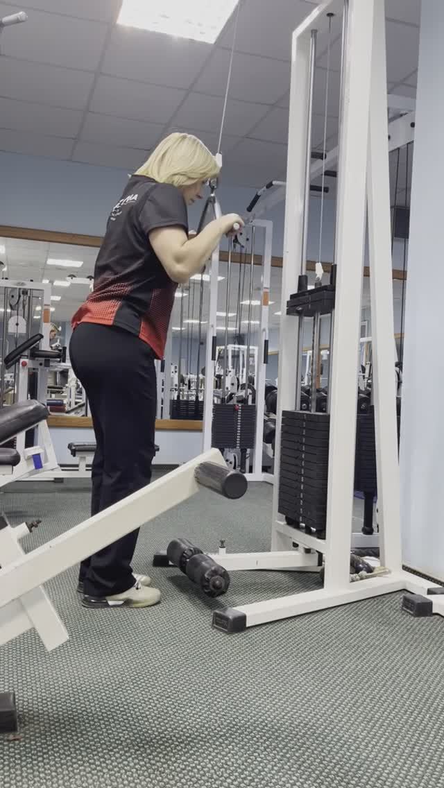 Трицепсовый жим книзу на блоке