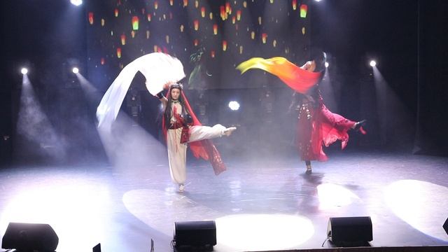 БлагословлЕние небожИтелей. 	Се ЛЯнь; Хуа ЧЭн