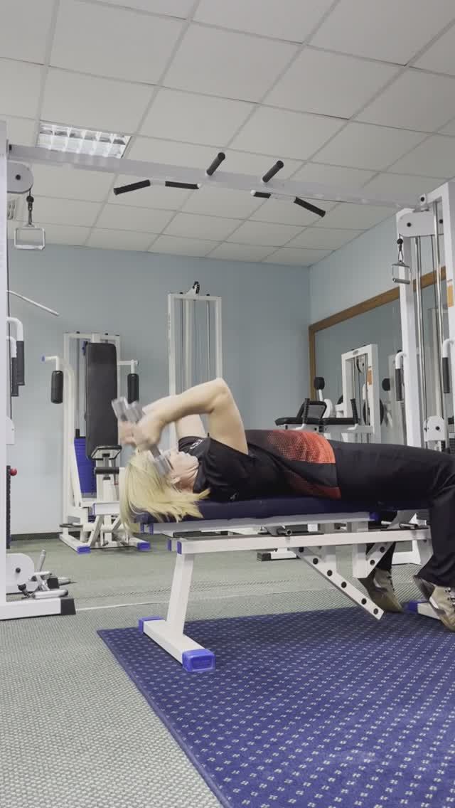 Французский жим лёжа с гантелями