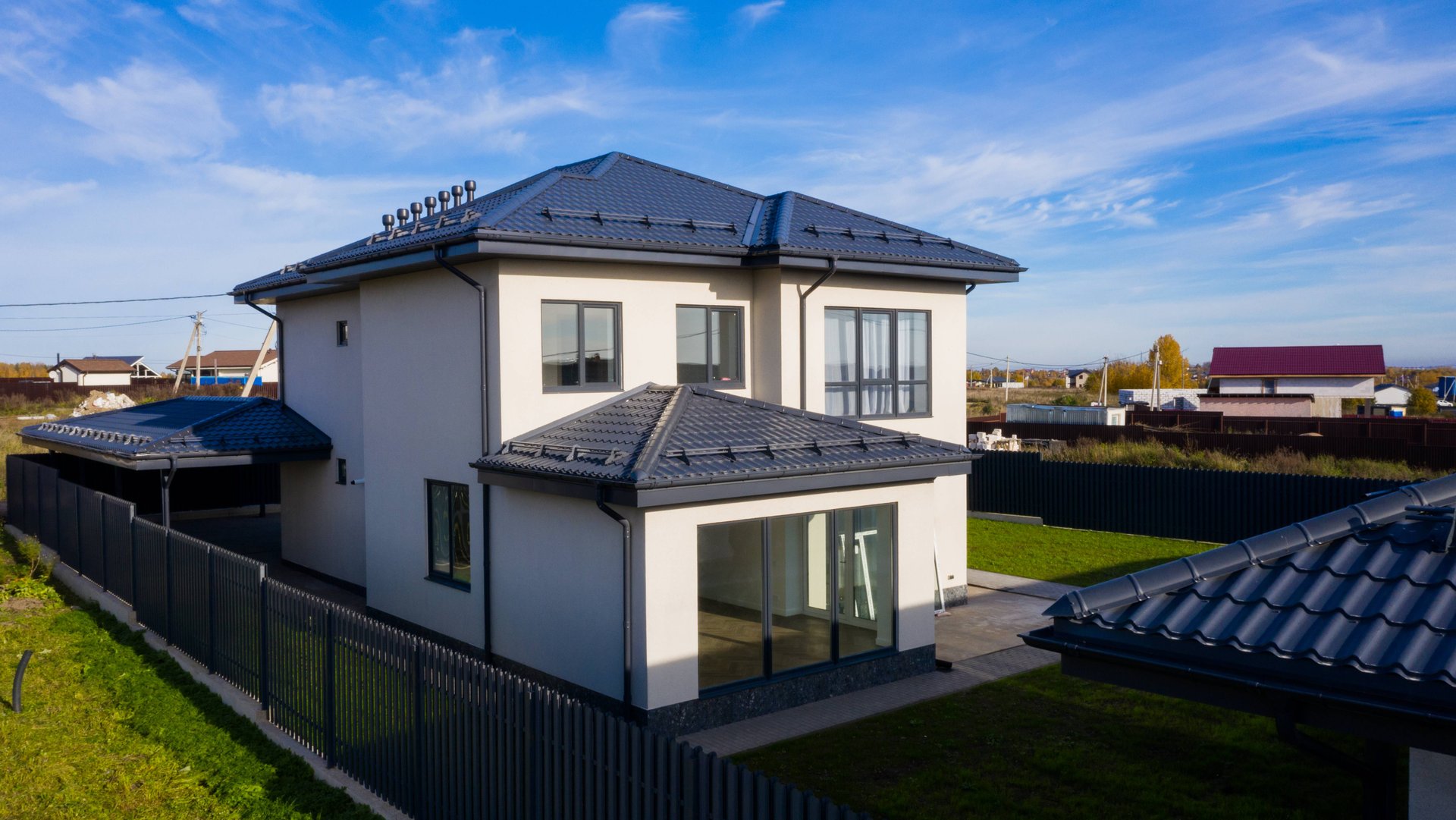 Обзор двухэтажного дома с баней "под ключ"с благоустройством в Ленинградской области от МОНОЛИТ-ХАУС