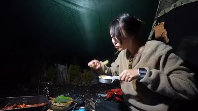 Camping. Bigbody. 15.11.2024  솔로캠핑 ] 하루종일 내리는 가을폭우와 거센 강풍 속 나홀로 우중캠핑  .....