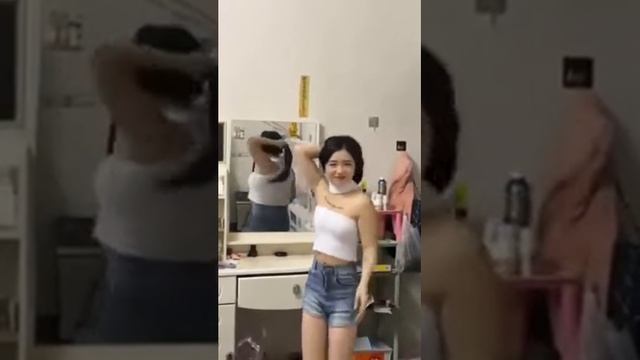 Какая красивая девушка, постойте...