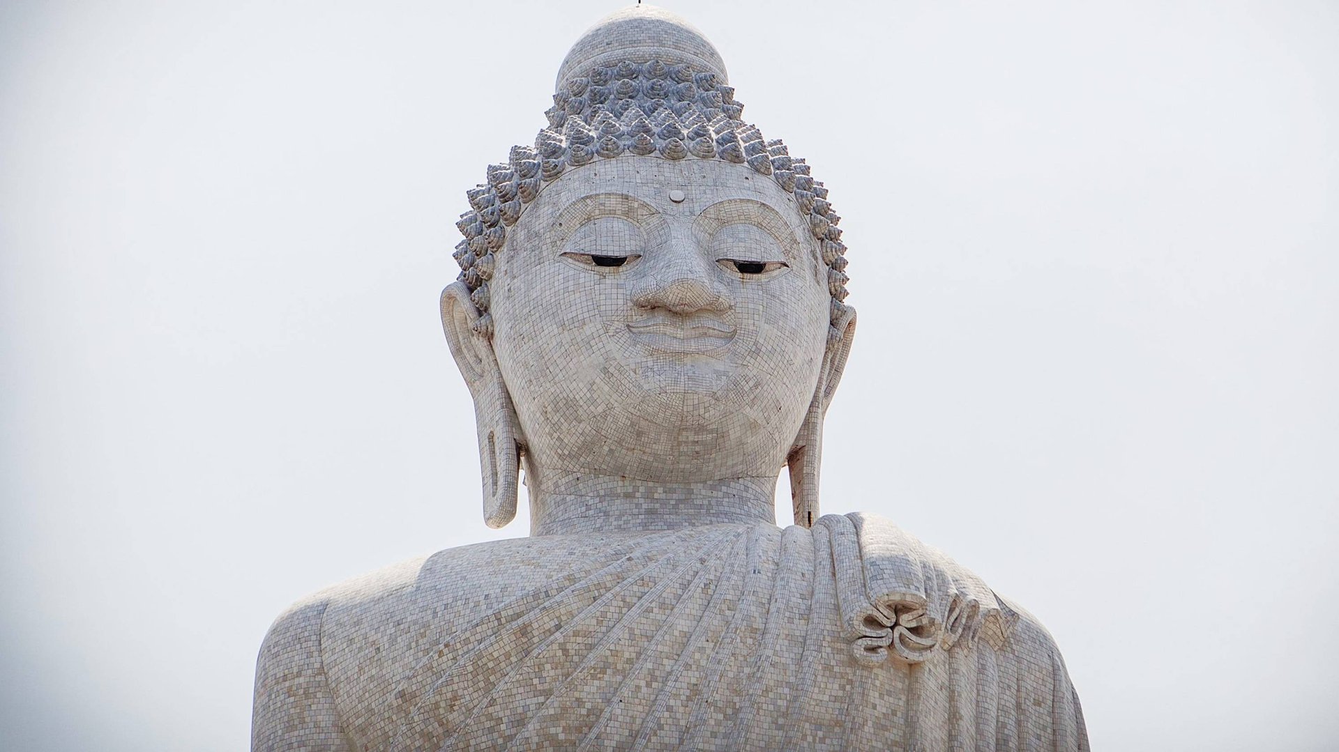 Большой Будда на Пхукете — место для медитации и фотосессий на фоне завораживающих пейзажей.Must see